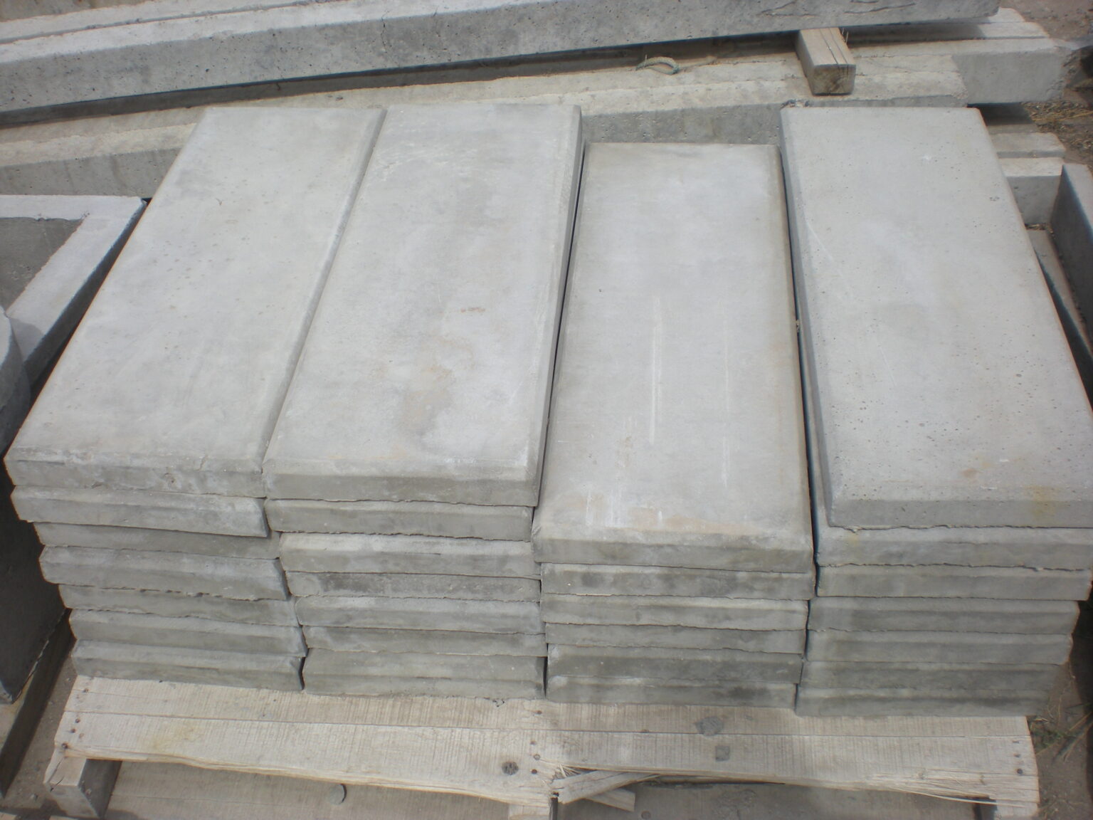 Pedada de Escalón Recta de 5 y 7cm de espesor - Moldeados del Sur SRL